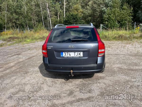 Grey Kia Ceed 2011 in Tallinn, with an engine capacity of 1.60 L and mileage of 272 thousand km for 2500 €, photo 4 on AUTOMOTO.COM.LV