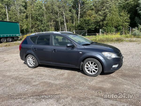 Grey Kia Ceed 2011 in Tallinn, with an engine capacity of 1.60 L and mileage of 272 thousand km for 2500 €, photo 6 on AUTOMOTO.COM.LV