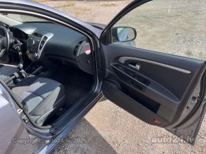 Grey Kia Ceed 2011 in Tallinn, with an engine capacity of 1.60 L and mileage of 272 thousand km for 2500 €, photo 11 on AUTOMOTO.COM.LV