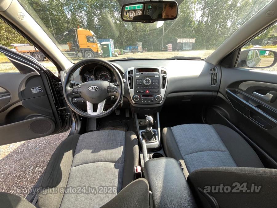 Grey Kia Ceed 2011 in Tallinn, with an engine capacity of 1.60 L and mileage of 272 thousand km for 2500 €, photo 14 on AUTOMOTO.COM.LV
