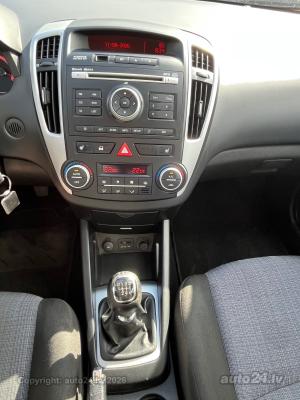 Grey Kia Ceed 2011 in Tallinn, with an engine capacity of 1.60 L and mileage of 272 thousand km for 2500 €, photo 15 on AUTOMOTO.COM.LV