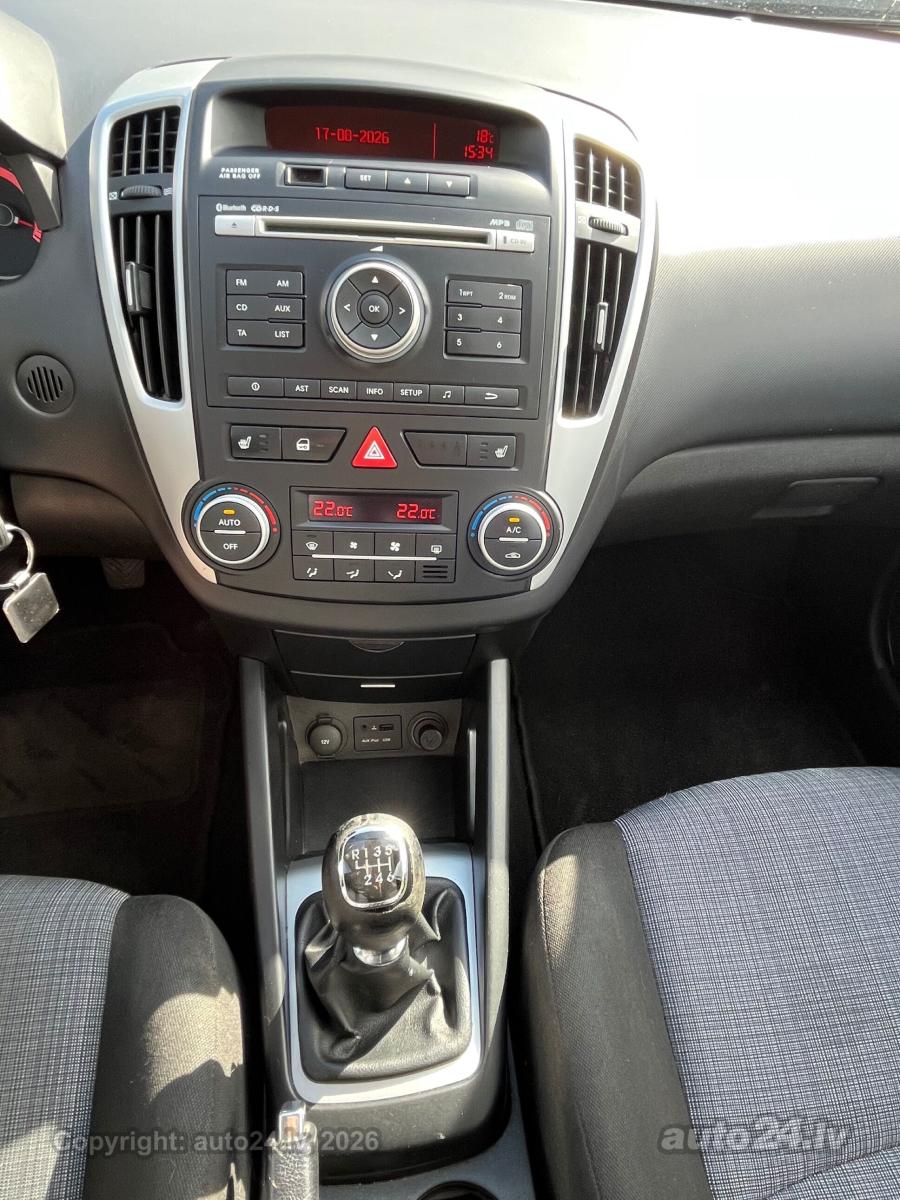 Grey Kia Ceed 2011 in Tallinn, with an engine capacity of 1.60 L and mileage of 272 thousand km for 2500 €, photo 15 on AUTOMOTO.COM.LV