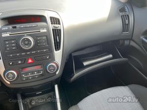 Grey Kia Ceed 2011 in Tallinn, with an engine capacity of 1.60 L and mileage of 272 thousand km for 2500 €, photo 16 on AUTOMOTO.COM.LV