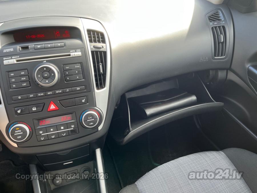 Grey Kia Ceed 2011 in Tallinn, with an engine capacity of 1.60 L and mileage of 272 thousand km for 2500 €, photo 16 on AUTOMOTO.COM.LV