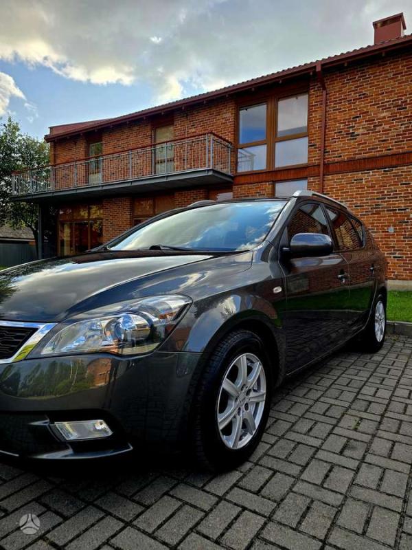 Pelēks Kia Ceed 2011 Marijampole, ar dzinēja tilpumu 1.58 L un nobraukumu 289 tūkst. km par 2850 €, foto 10 vietnē AUTOMOTO.COM.LV