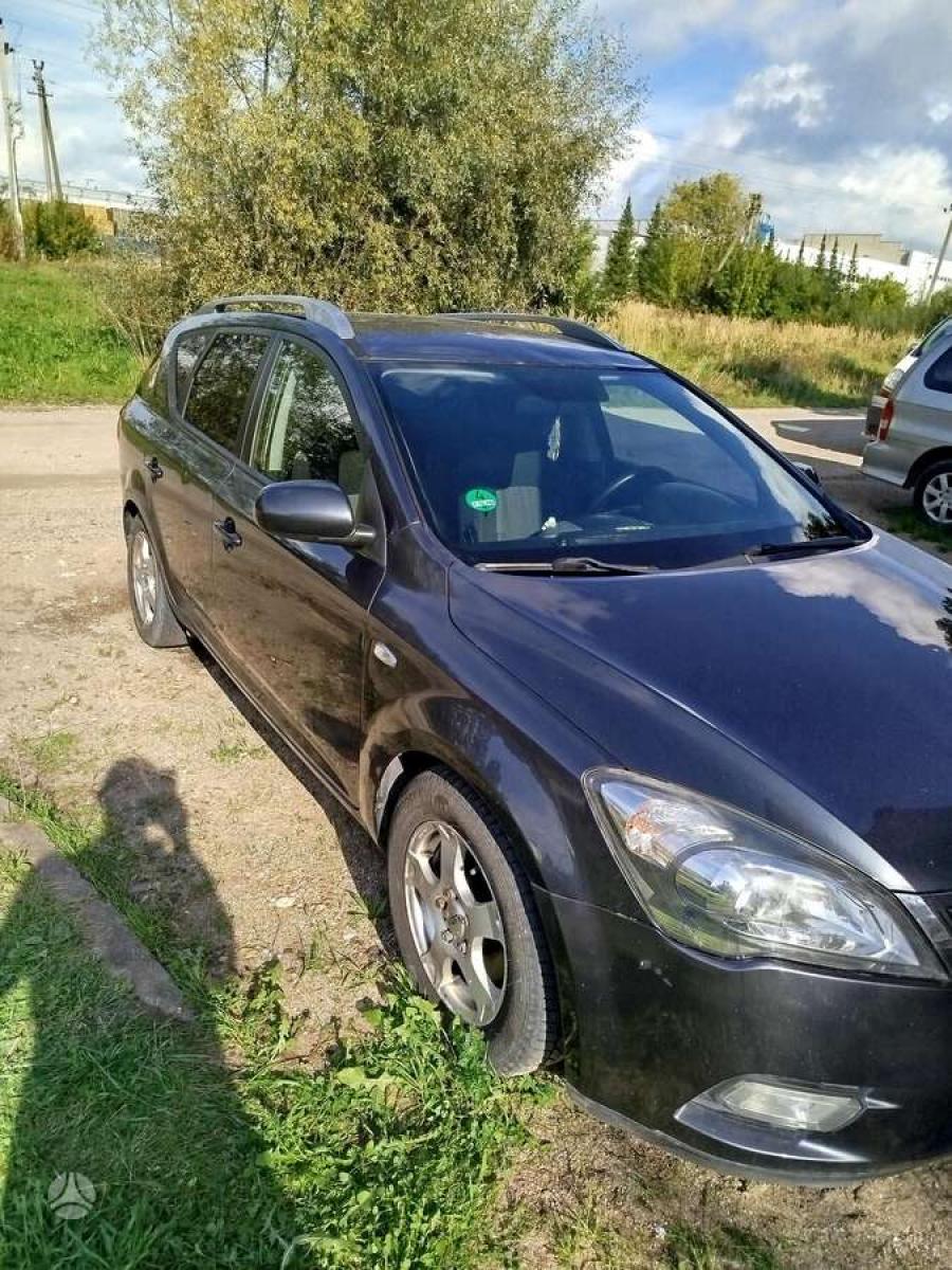 Pelēks Kia Ceed 2011 Kauņa, ar dzinēja tilpumu 1.60 L un nobraukumu 225 tūkst. km par 2300 €, foto 3 vietnē AUTOMOTO.COM.LV