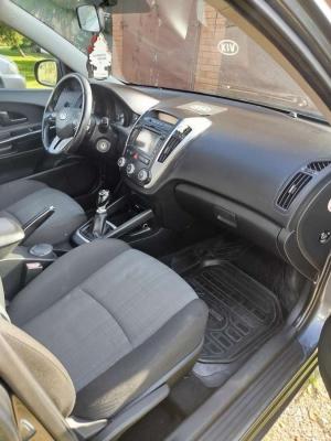 Pelēks Kia Ceed 2011 Kauņa, ar dzinēja tilpumu 1.60 L un nobraukumu 225 tūkst. km par 2300 €, foto 7 vietnē AUTOMOTO.COM.LV