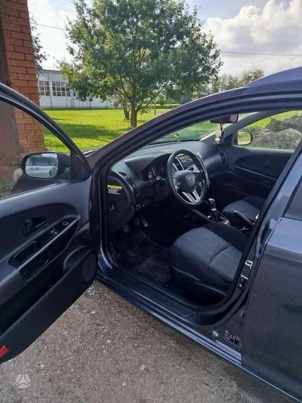 Pelēks Kia Ceed 2011 Kauņa, ar dzinēja tilpumu 1.60 L un nobraukumu 225 tūkst. km par 2300 €, foto 9 vietnē AUTOMOTO.COM.LV