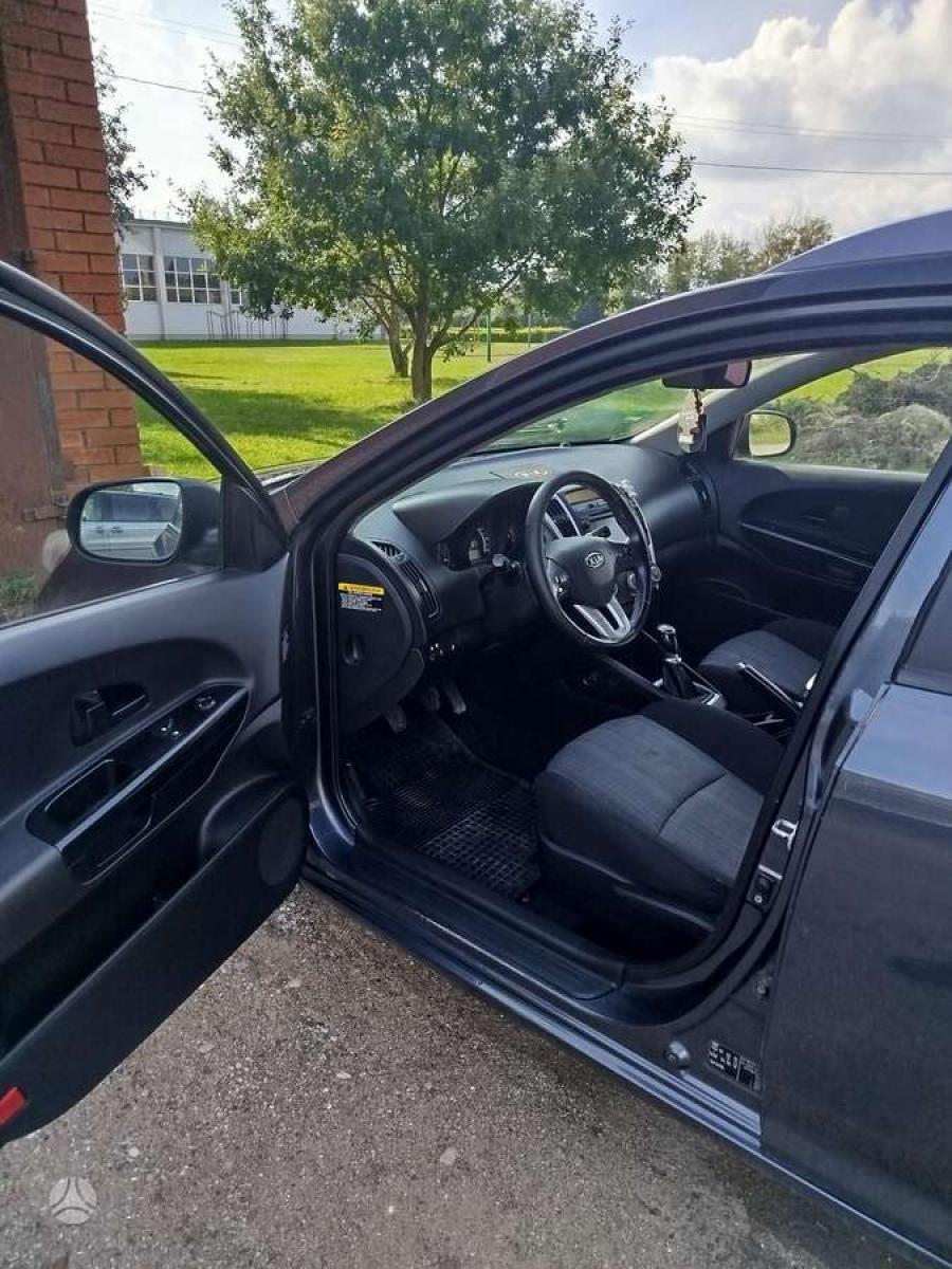 Pelēks Kia Ceed 2011 Kauņa, ar dzinēja tilpumu 1.60 L un nobraukumu 225 tūkst. km par 2300 €, foto 9 vietnē AUTOMOTO.COM.LV