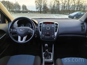 Pelēks Kia Ceed 2012 Kuldīga, ar dzinēja tilpumu 1.60 L un nobraukumu 269 tūkst. km par 3750 €, foto 14 vietnē AUTOMOTO.COM.LV