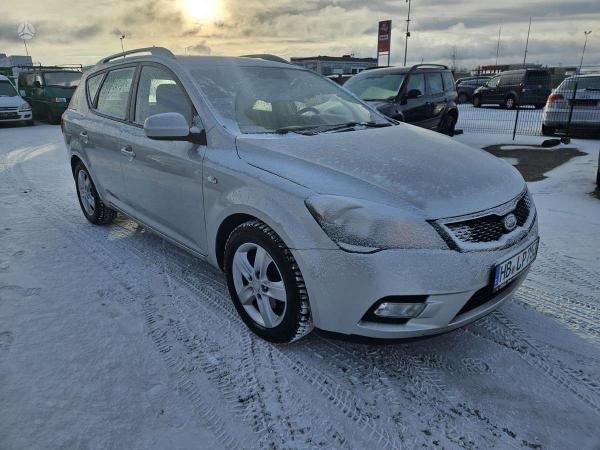 Pelēks Kia Ceed 2012 Marijampole, ar dzinēja tilpumu 1.40 L un nobraukumu 196 tūkst. km par 2100 €, foto 4 vietnē AUTOMOTO.COM.LV