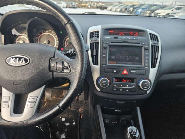 Pelēks Kia Ceed 2012 Marijampole, ar dzinēja tilpumu 1.40 L un nobraukumu 196 tūkst. km par 2100 €, foto 9 vietnē AUTOMOTO.COM.LV