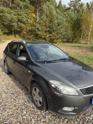 Grey Kia Ceed 2012 in Trakai, with an engine capacity of 1.58 L and mileage of 278 thousand km for 1850 €, photo  on AUTOMOTO.COM.LV