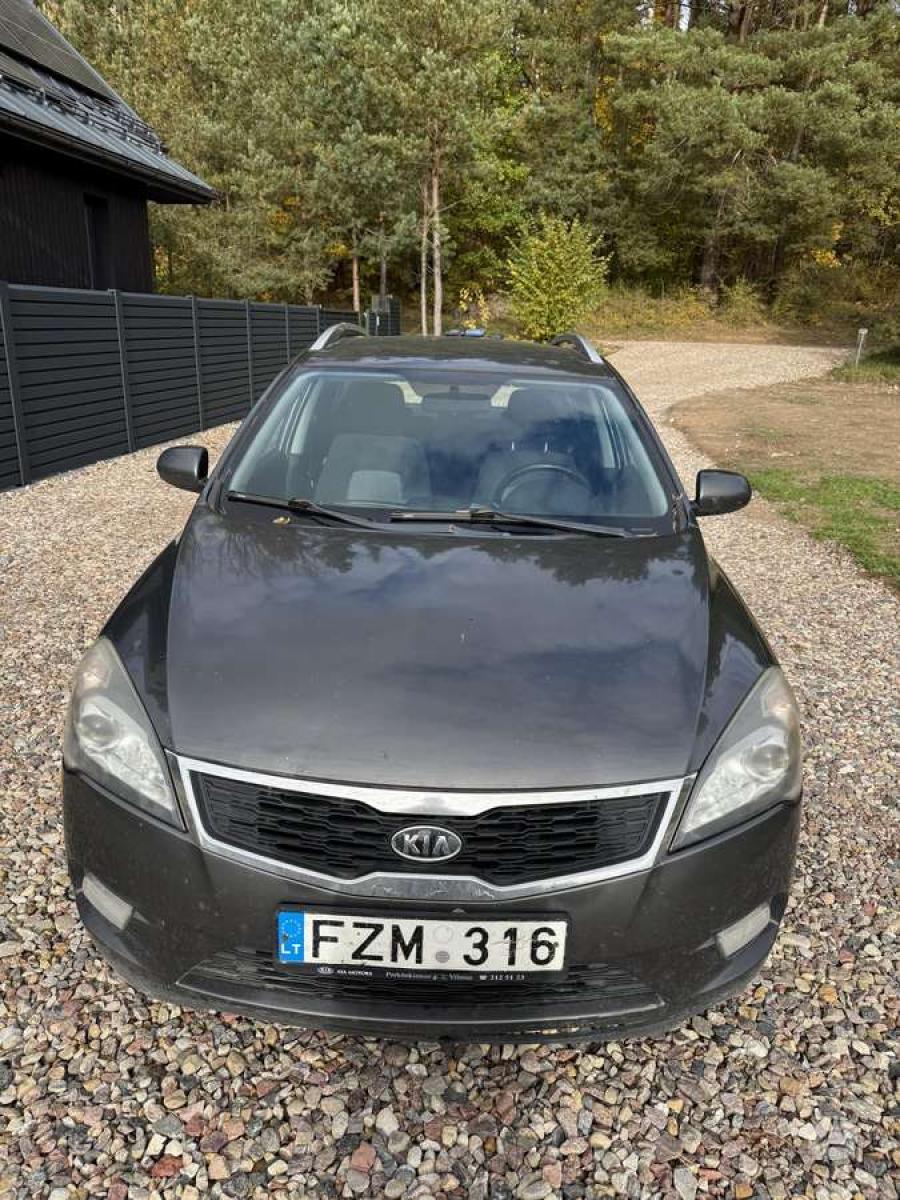 Pelēks Kia Ceed 2012 Trakai, ar dzinēja tilpumu 1.58 L un nobraukumu 278 tūkst. km par 1850 €, foto 2 vietnē AUTOMOTO.COM.LV