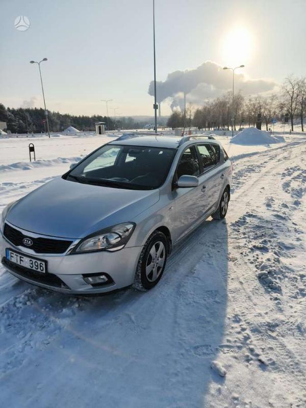 Grey Kia Ceed 2012 in Vilnius, with an engine capacity of 1.58 L and mileage of 263 thousand km for 1900 €, photo 1 on AUTOMOTO.COM.LV