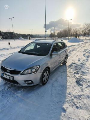 Grey Kia Ceed 2012 in Vilnius, with an engine capacity of 1.58 L and mileage of 263 thousand km for 1900 €, photo  on AUTOMOTO.COM.LV