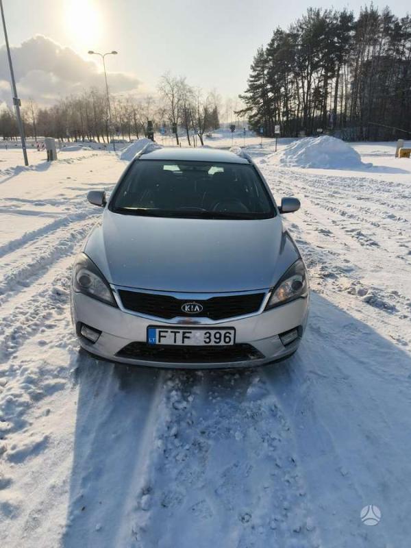 Grey Kia Ceed 2012 in Vilnius, with an engine capacity of 1.58 L and mileage of 263 thousand km for 1900 €, photo 2 on AUTOMOTO.COM.LV