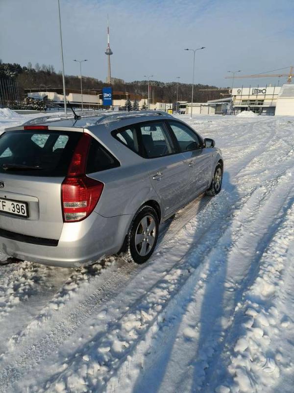 Grey Kia Ceed 2012 in Vilnius, with an engine capacity of 1.58 L and mileage of 263 thousand km for 1900 €, photo 4 on AUTOMOTO.COM.LV