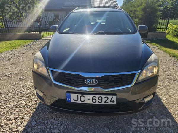 Pelēks Kia Ceed 2012 Jelgava, ar dzinēja tilpumu 1.60 L un nobraukumu 183 tūkst. km par 2800 €, foto 2 vietnē AUTOMOTO.COM.LV