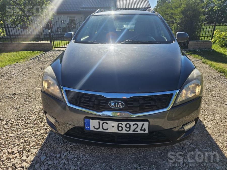Pelēks Kia Ceed 2012 Jelgava, ar dzinēja tilpumu 1.60 L un nobraukumu 183 tūkst. km par 2800 €, foto 3 vietnē AUTOMOTO.COM.LV