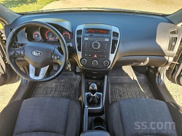 Grey Kia Ceed 2012 in Jelgava, with an engine capacity of 1.60 L and mileage of 183 thousand km for 2800 €, photo 5 on AUTOMOTO.COM.LV