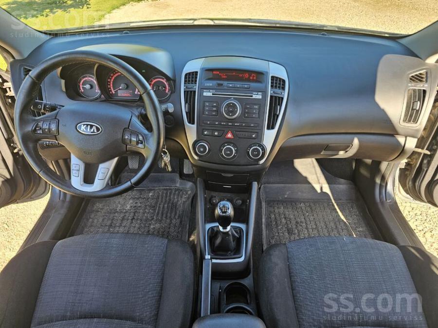 Pelēks Kia Ceed 2012 Jelgava, ar dzinēja tilpumu 1.60 L un nobraukumu 183 tūkst. km par 2800 €, foto 6 vietnē AUTOMOTO.COM.LV