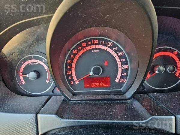 Grey Kia Ceed 2012 in Jelgava, with an engine capacity of 1.60 L and mileage of 183 thousand km for 2800 €, photo 8 on AUTOMOTO.COM.LV