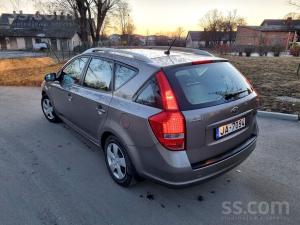 Pelēks Kia Ceed 2012 Rīga, ar dzinēja tilpumu 1.60 L un nobraukumu 230 tūkst. km par 2000 €, foto 3 vietnē AUTOMOTO.COM.LV