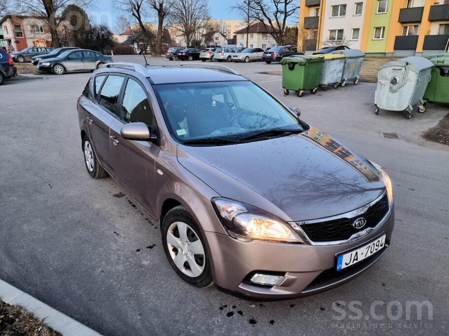 Pelēks Kia Ceed 2012 Rīga, ar dzinēja tilpumu 1.60 L un nobraukumu 230 tūkst. km par 2000 €, foto 5 vietnē AUTOMOTO.COM.LV