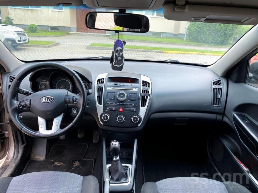 Pelēks Kia Ceed 2012 Rīga, ar dzinēja tilpumu 1.60 L un nobraukumu 230 tūkst. km par 2000 €, foto 7 vietnē AUTOMOTO.COM.LV