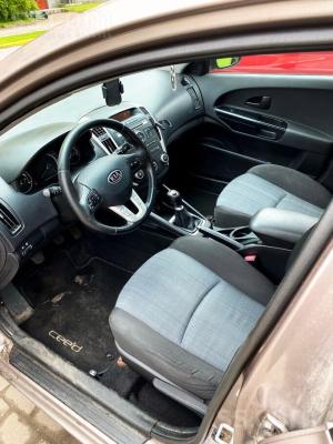 Pelēks Kia Ceed 2012 Rīga, ar dzinēja tilpumu 1.60 L un nobraukumu 230 tūkst. km par 2000 €, foto 8 vietnē AUTOMOTO.COM.LV
