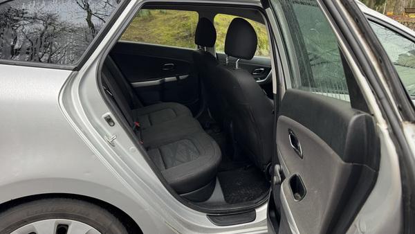 Pelēks Kia Ceed 2012 Tallina, ar dzinēja tilpumu 1.40 L un nobraukumu 326 tūkst. km par 3100 €, foto 9 vietnē AUTOMOTO.COM.LV