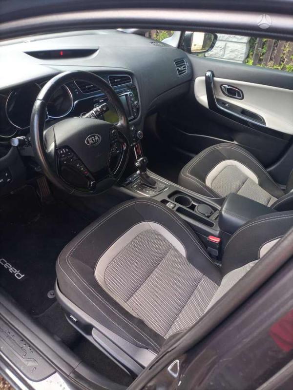 Grey Kia Ceed 2012 in Jurbarkas, with an engine capacity of 1.59 L and mileage of 230 thousand km for 4400 €, photo 9 on AUTOMOTO.COM.LV