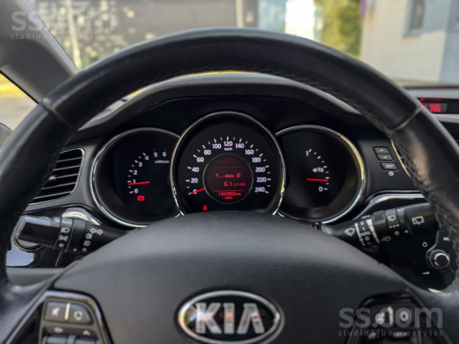 Pelēks Kia Ceed 2013 Jelgava, ar dzinēja tilpumu 1.60 L un nobraukumu 146 tūkst. km par 5500 €, foto 16 vietnē AUTOMOTO.COM.LV