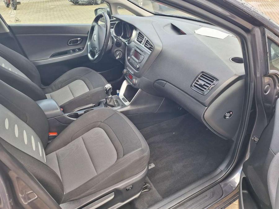 Pelēks Kia Ceed 2013 Tauragė, ar dzinēja tilpumu 1.60 L un nobraukumu 270 tūkst. km par 2400 €, foto 12 vietnē AUTOMOTO.COM.LV