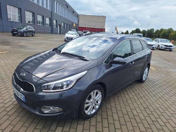 Kia Ceed 2013 in Taurage on AUTOMOTO.COM.LV Grey Kia Ceed 2013 in Taurage, with an engine capacity of 1.60 L and mileage of 270 thousand km for 2400 €, photo 1 on AUTOMOTO.COM.LV