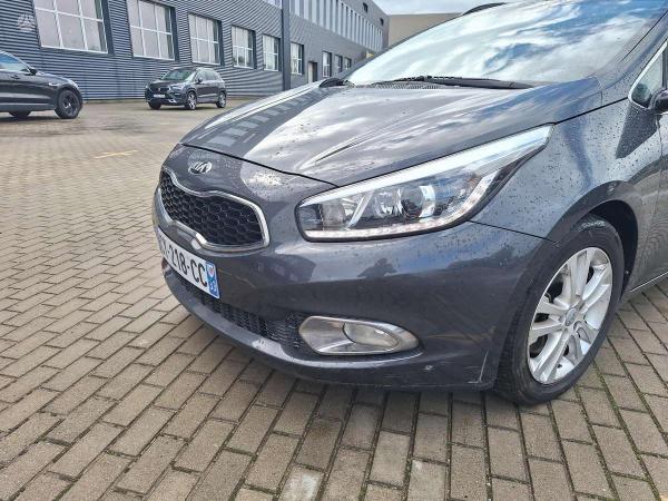 Kia Ceed 2013 in Taurage on AUTOMOTO.COM.LV Grey Kia Ceed 2013 in Taurage, with an engine capacity of 1.60 L and mileage of 270 thousand km for 2400 €, photo 3 on AUTOMOTO.COM.LV