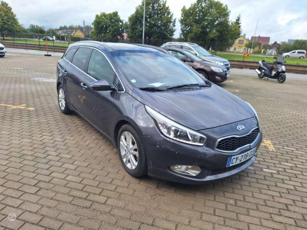 Kia Ceed 2013 in Taurage on AUTOMOTO.COM.LV Grey Kia Ceed 2013 in Taurage, with an engine capacity of 1.60 L and mileage of 270 thousand km for 2400 €, photo 10 on AUTOMOTO.COM.LV