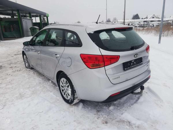 Grey Kia Ceed 2014 in Utena, with an engine capacity of 1.58 L and mileage of 282 thousand km for 4550 €, photo 4 on AUTOMOTO.COM.LV