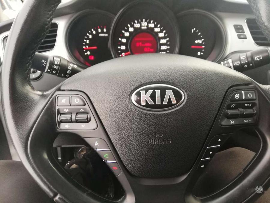 Grey Kia Ceed 2014 in Utena, with an engine capacity of 1.58 L and mileage of 282 thousand km for 4550 €, photo 6 on AUTOMOTO.COM.LV