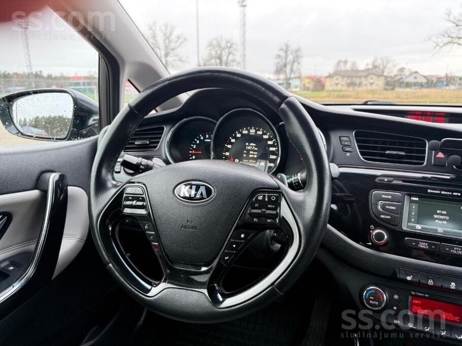 Grey Kia Ceed 2014 in Riga, with an engine capacity of 1.60 L and mileage of 345 thousand km for 4500 €, photo 6 on AUTOMOTO.COM.LV