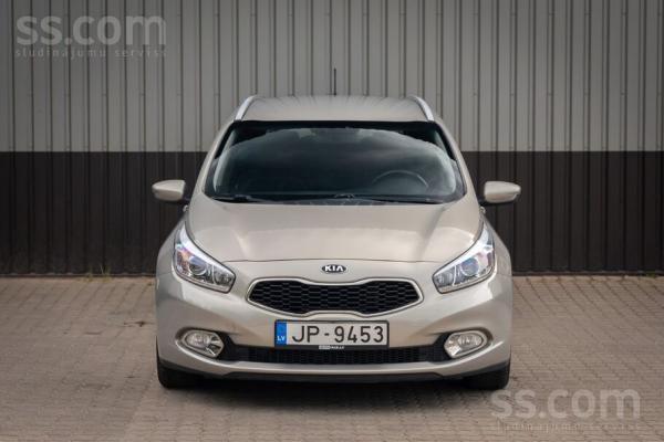 Grey Kia Ceed 2014 in Talsi, with an engine capacity of 1.60 L and mileage of 214 thousand km for 4950 €, photo 2 on AUTOMOTO.COM.LV