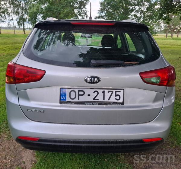 Pelēks Kia Ceed 2014 Jelgava, ar dzinēja tilpumu 1.60 L un nobraukumu 218 tūkst. km par 3200 €, foto 4 vietnē AUTOMOTO.COM.LV