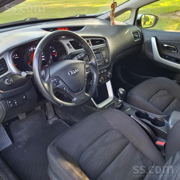 Pelēks Kia Ceed 2014 Jelgava, ar dzinēja tilpumu 1.60 L un nobraukumu 218 tūkst. km par 3200 €, foto 8 vietnē AUTOMOTO.COM.LV