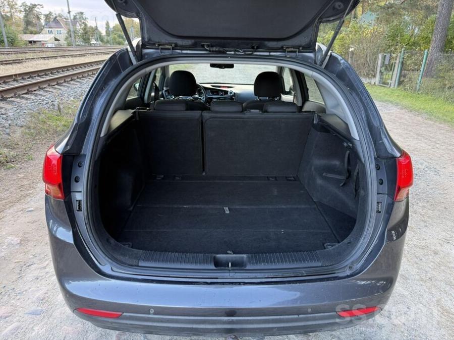 Pelēks Kia Ceed 2014 Rīga, ar dzinēja tilpumu 1.60 L un nobraukumu 360 tūkst. km par 4000 €, foto 9 vietnē AUTOMOTO.COM.LV