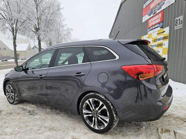 Grey Kia Ceed 2015 in Siauliai, with an engine capacity of 1.60 L and mileage of 221 thousand km for 6250 €, photo 8 on AUTOMOTO.COM.LV