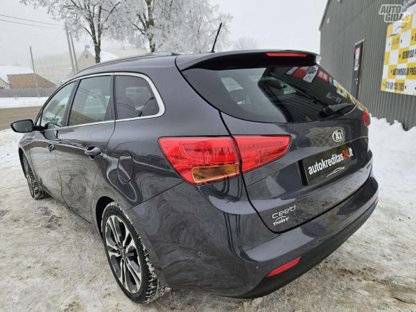 Grey Kia Ceed 2015 in Siauliai, with an engine capacity of 1.60 L and mileage of 221 thousand km for 6250 €, photo 7 on AUTOMOTO.COM.LV