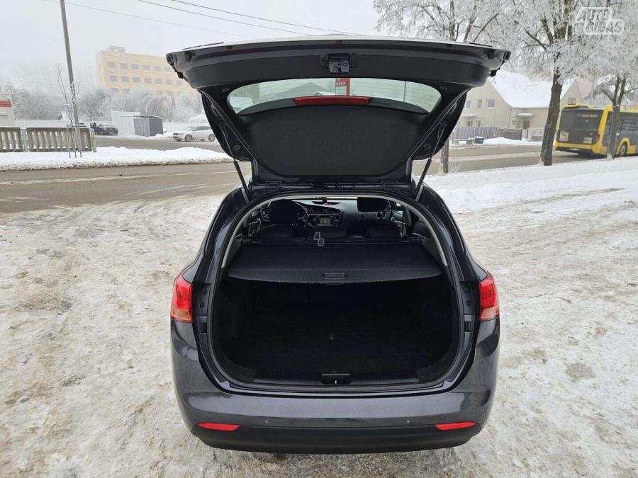 Grey Kia Ceed 2015 in Siauliai, with an engine capacity of 1.60 L and mileage of 221 thousand km for 6250 €, photo 11 on AUTOMOTO.COM.LV