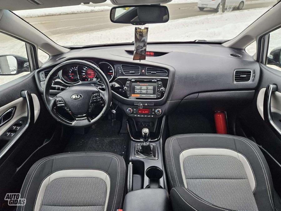 Grey Kia Ceed 2015 in Siauliai, with an engine capacity of 1.60 L and mileage of 221 thousand km for 6250 €, photo 12 on AUTOMOTO.COM.LV