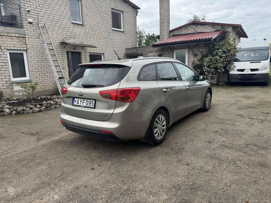 Pelēks Kia Ceed 2015 Raseiniai, ar dzinēja tilpumu 1.40 L un nobraukumu 173 tūkst. km par 4300 €, foto 5 vietnē AUTOMOTO.COM.LV